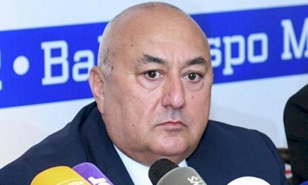 Nazir müavininin xanımı bir ildə 53 dəfə xaricə gedib