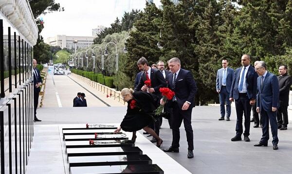 Robert Fitso Şəhidlər xiyabanını ziyarət etdi